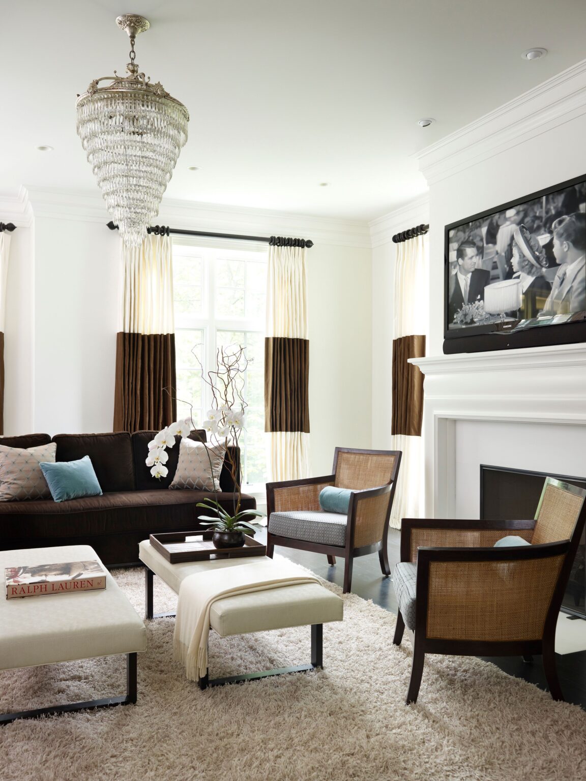 21 Stunning Black and Cream Living Room Ideas – Lovely Space